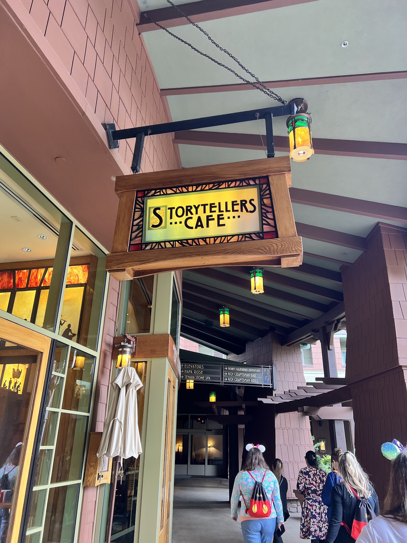 Storyteller's Café | Wandering with Callie