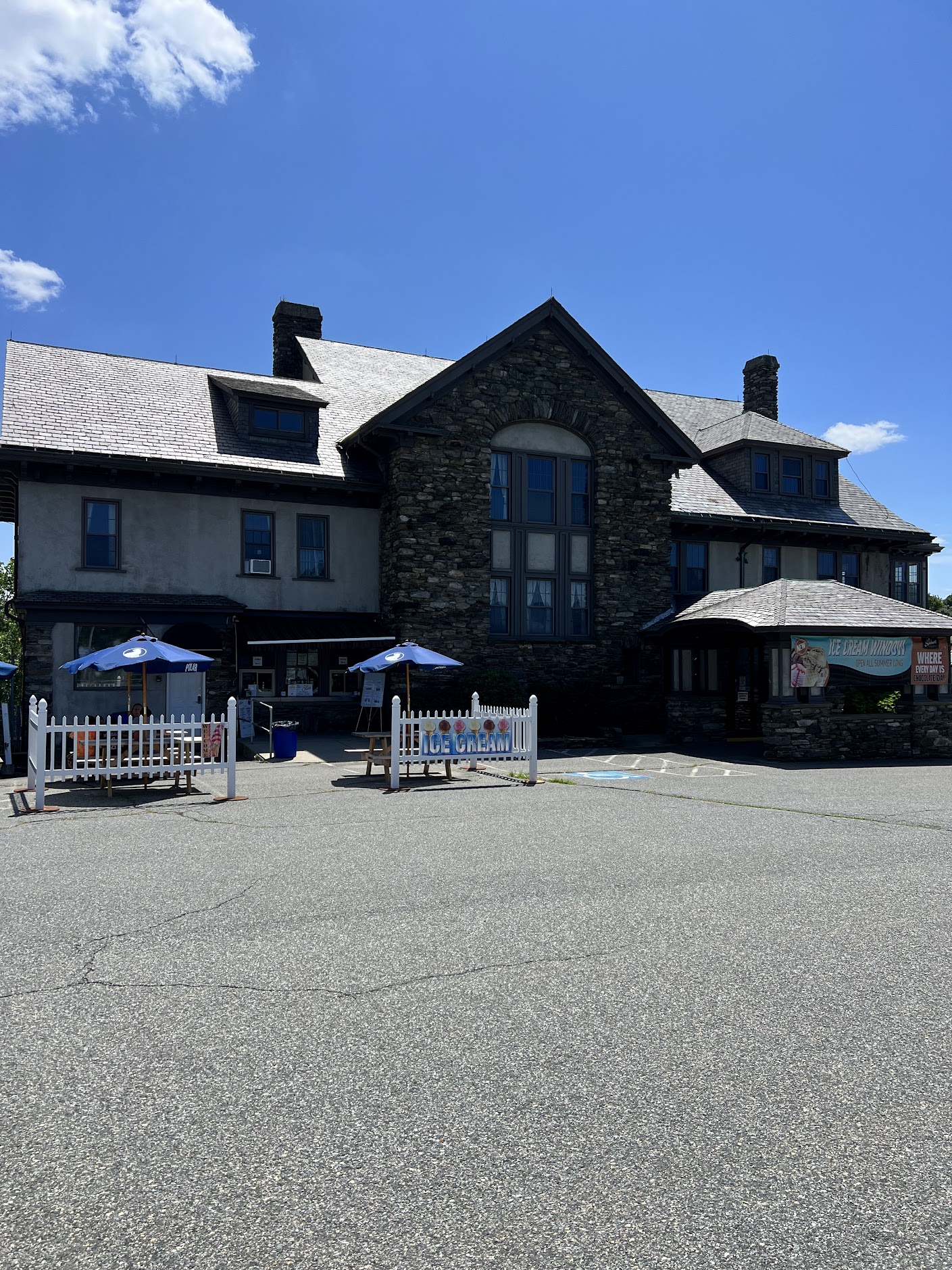 Hebert's Candy Mansion | Wandering with Callie